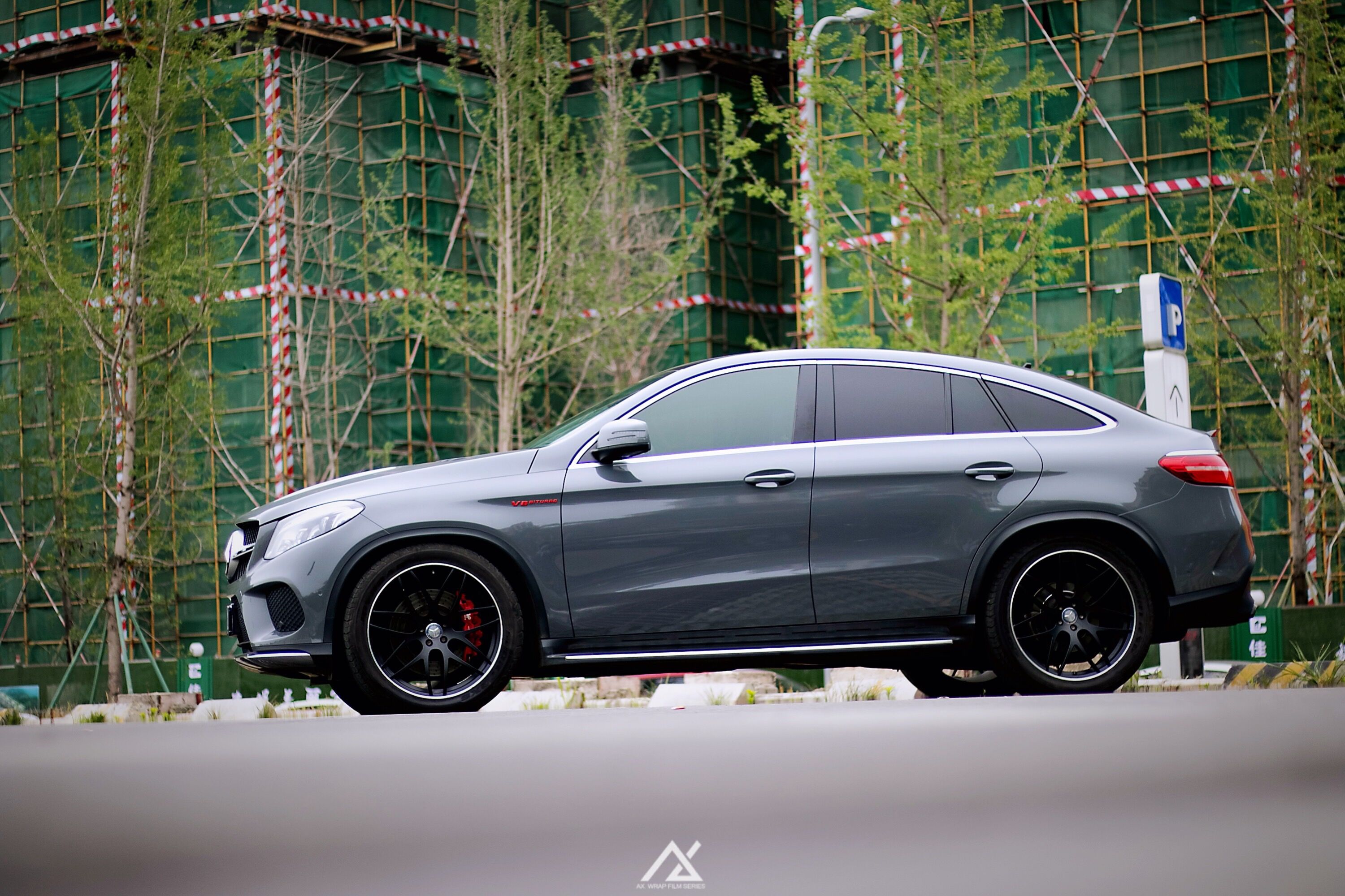 奔驰E300L｜AX-纳瓦拉蓝