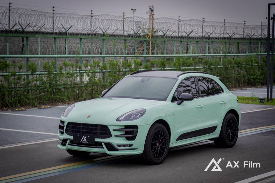 保时捷Macan - 草莓红