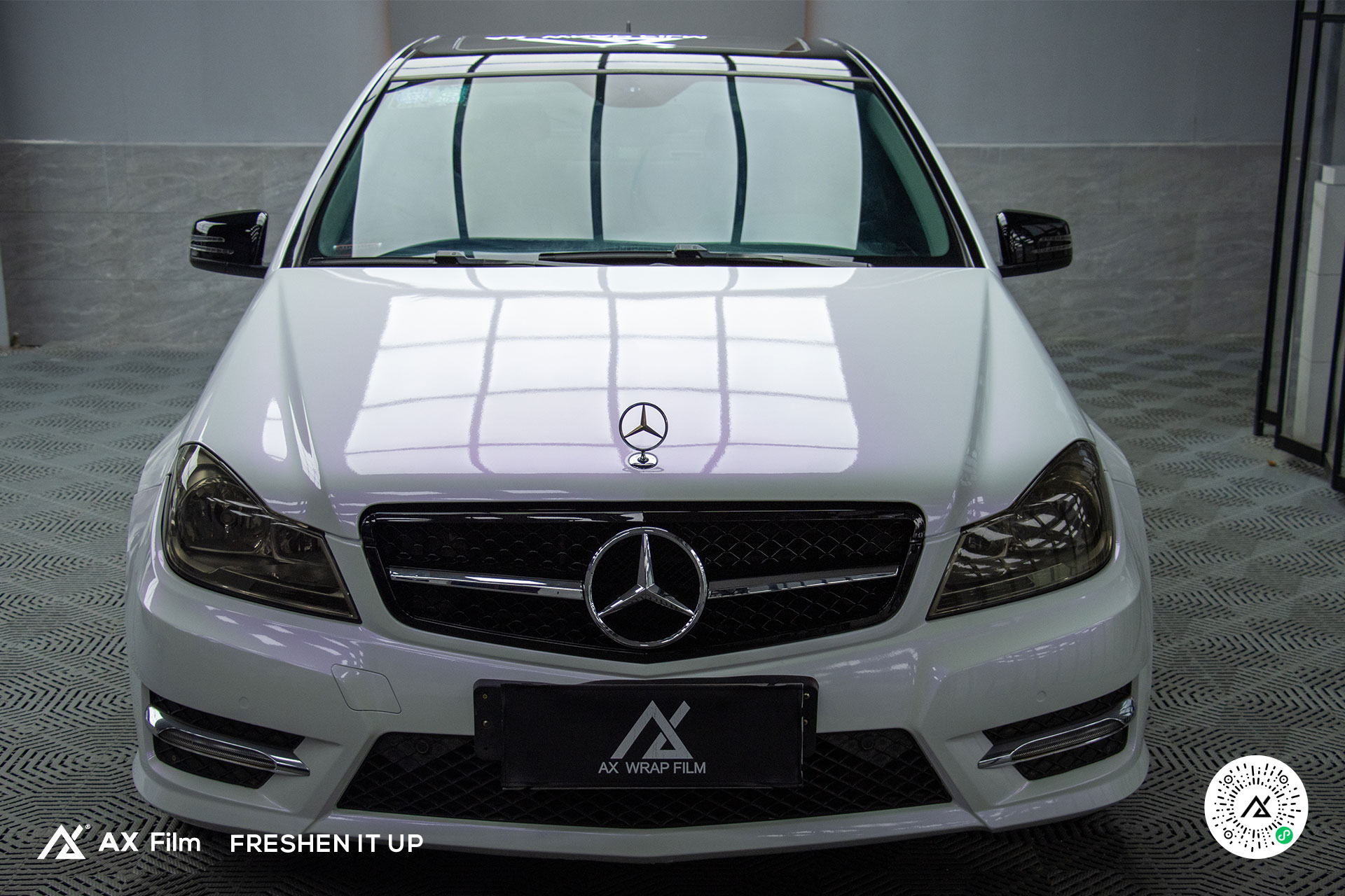 奔驰C260 - 珍珠白变紫