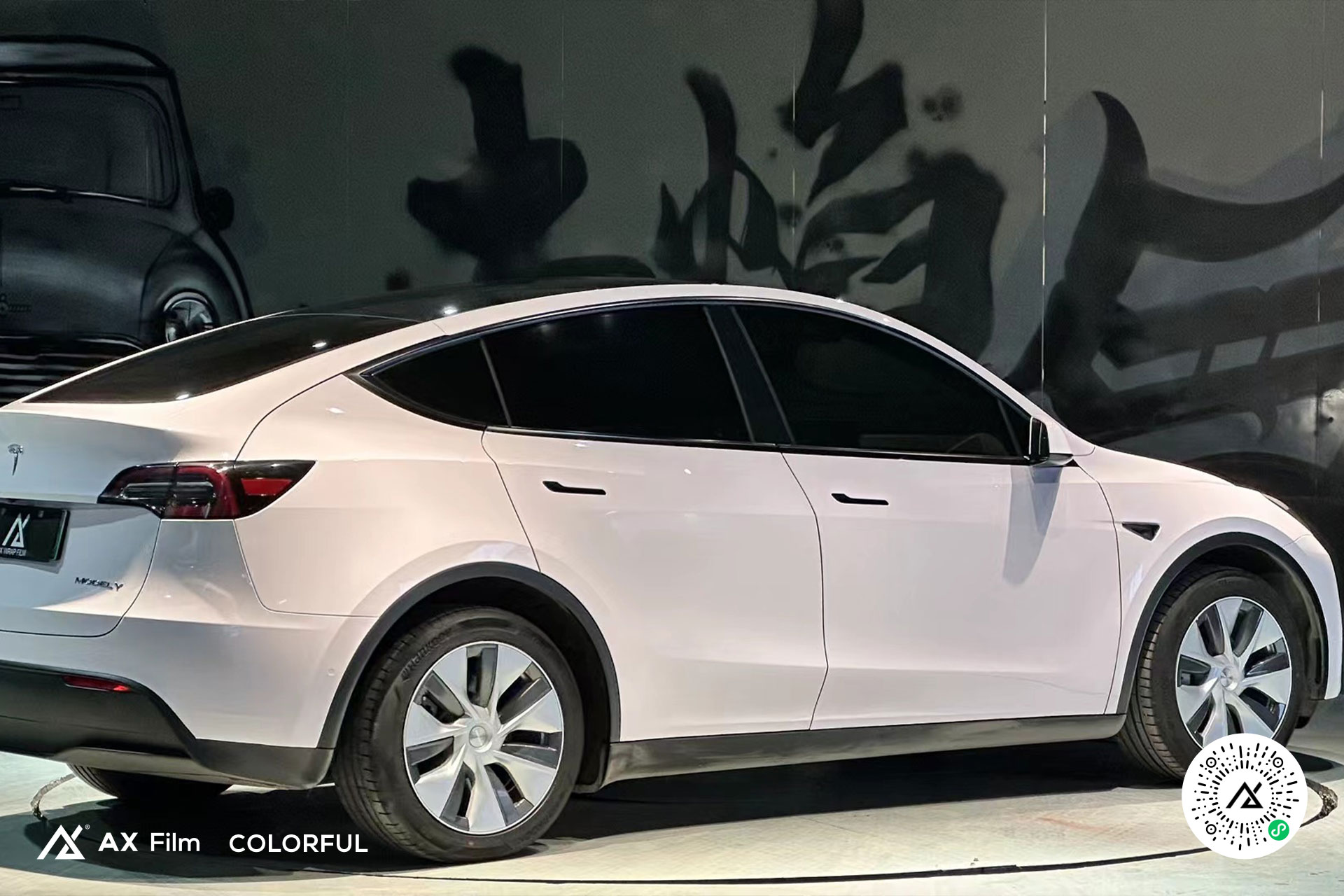 特斯拉Model Y - 玫凯琳粉