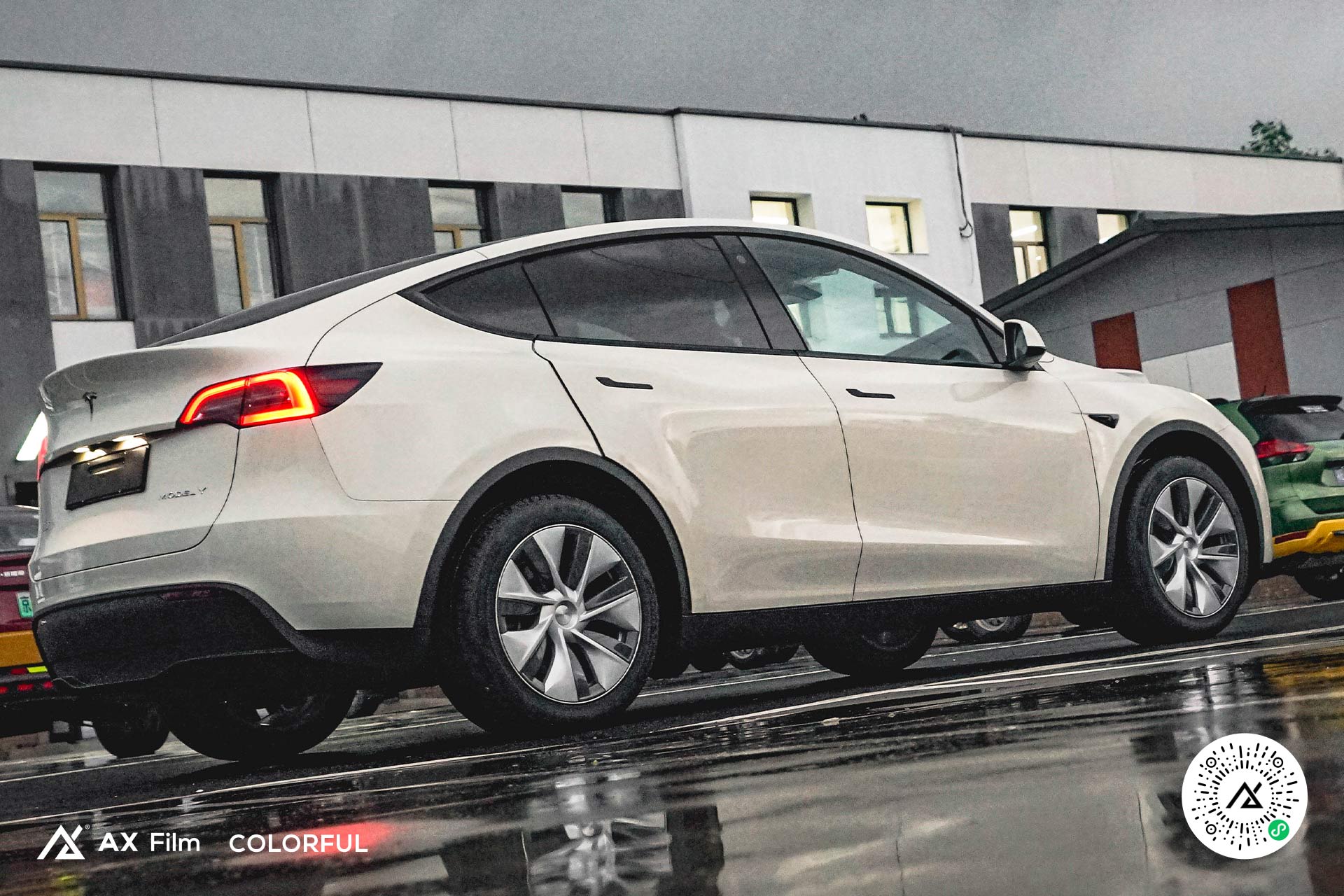 特斯拉Model Y - 胡椒白