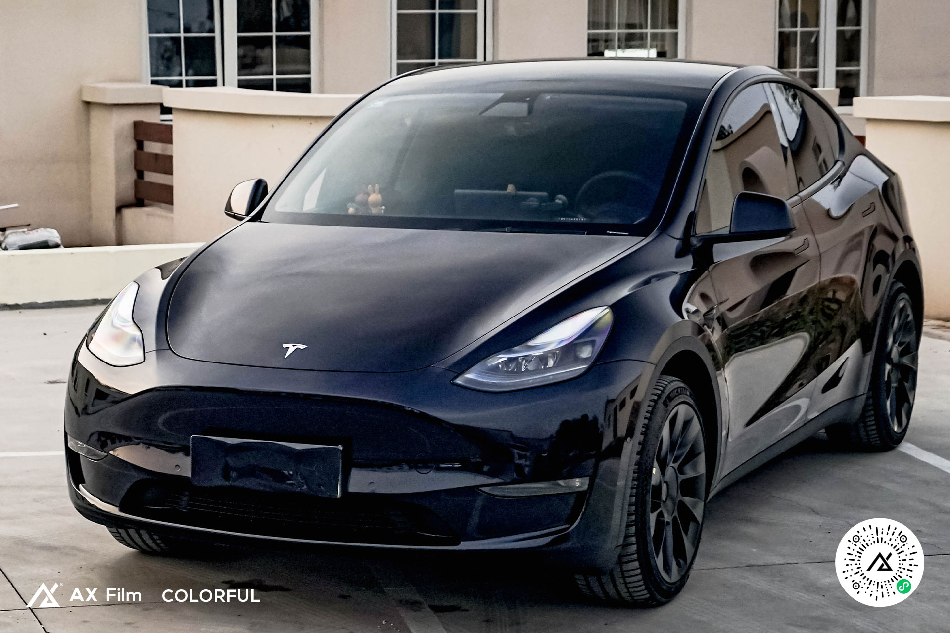 特斯拉Model Y - 蓝晶黑