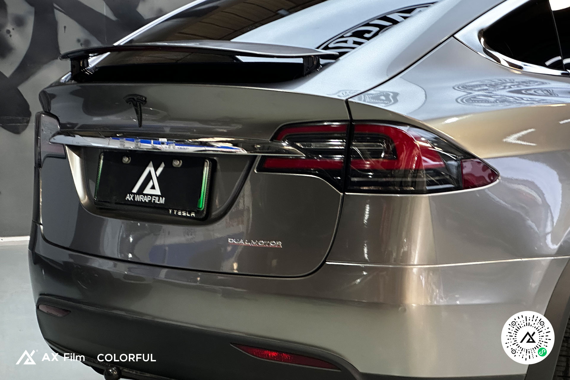 特斯拉Model Y - 液态金属银