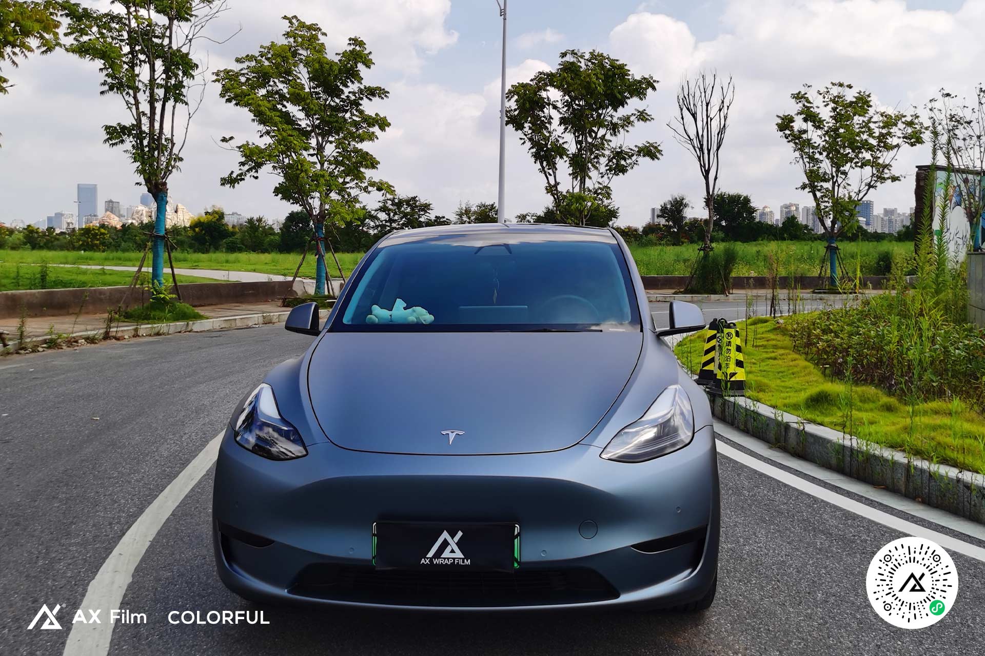 特斯拉Model Y - 超亚灰蓝