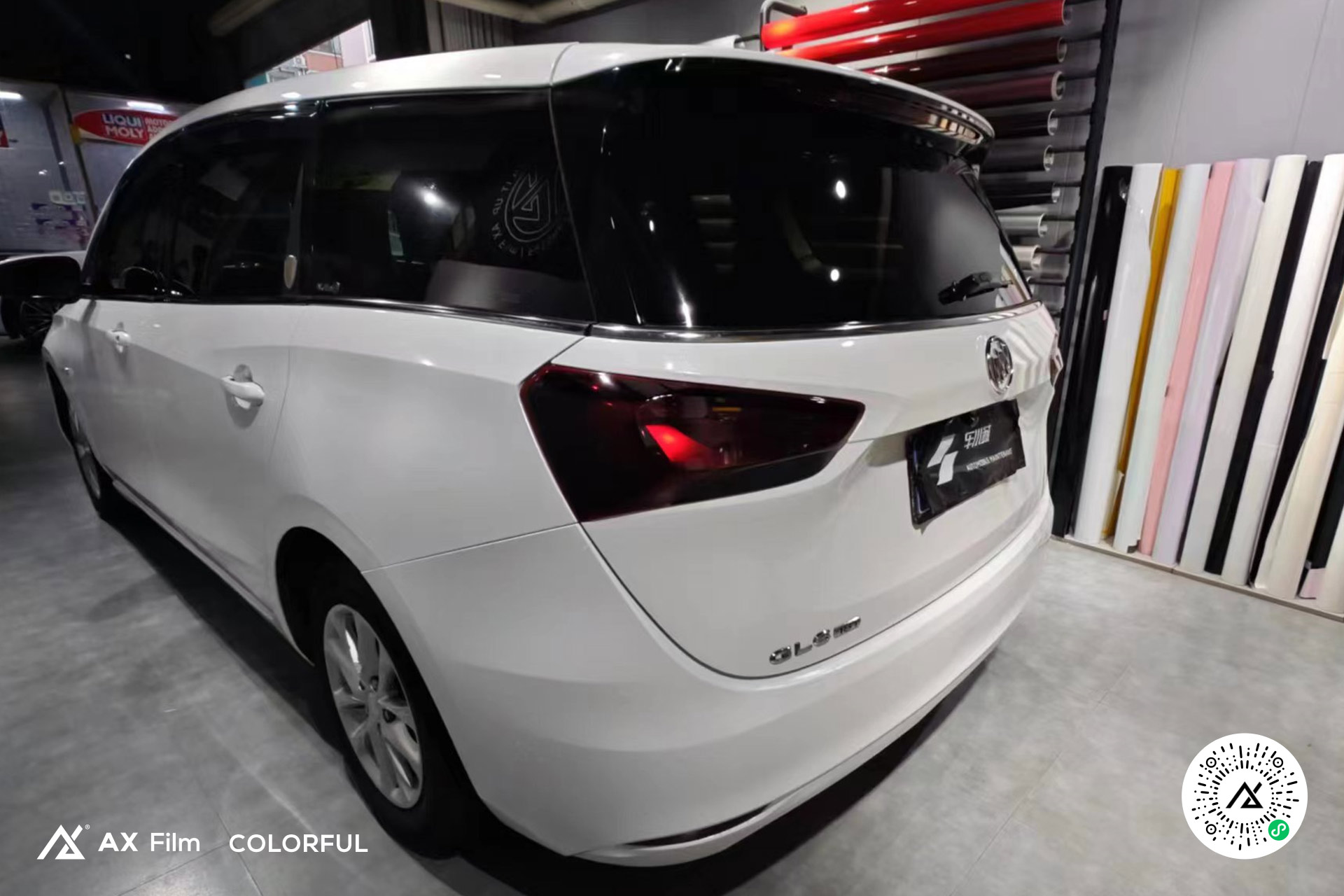 别克GL8 - 珍珠白