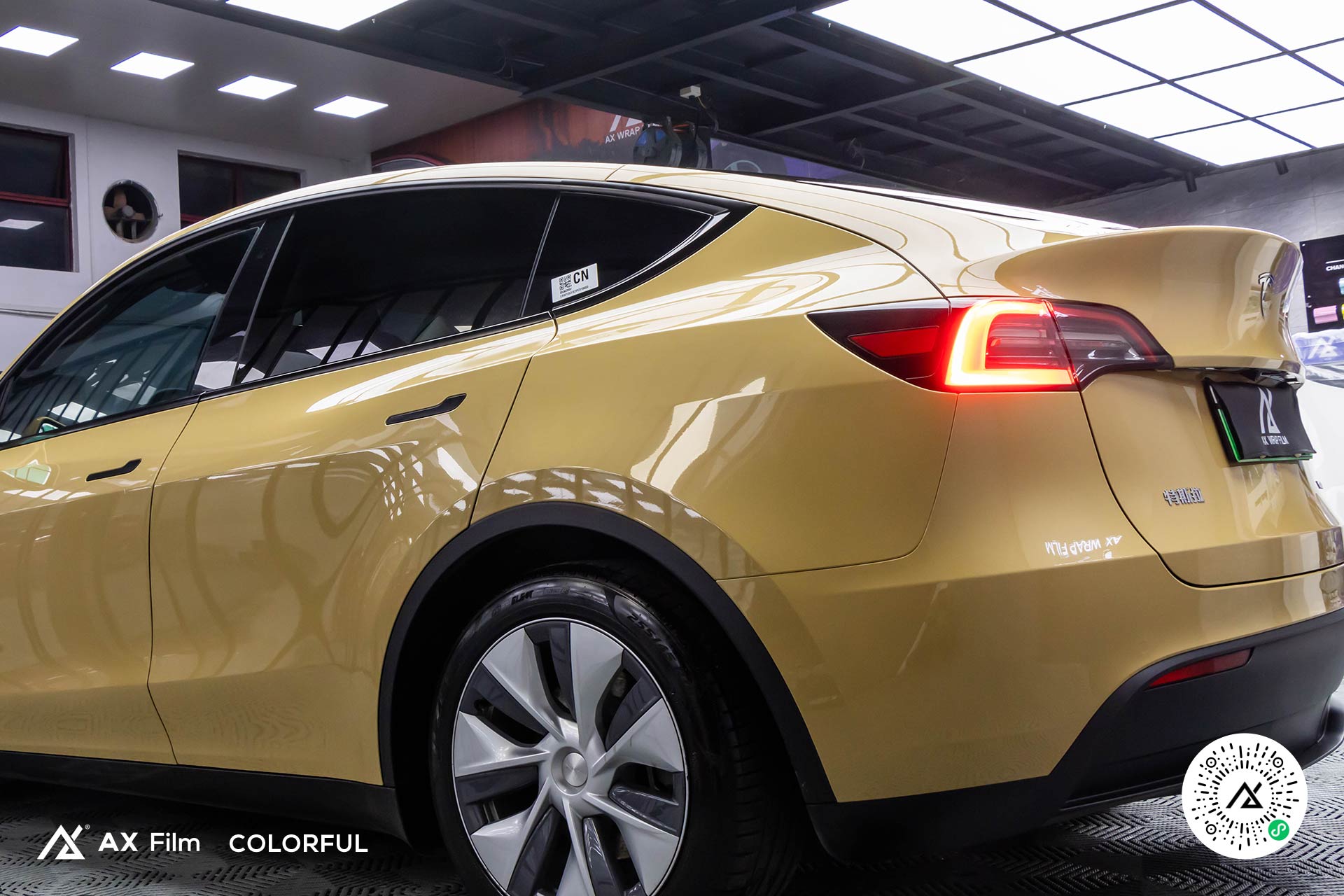 特斯拉Model Y - 原厂沙漠黄